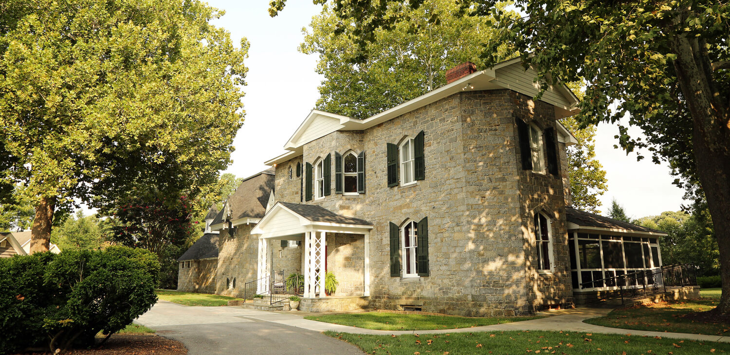 Magnolia Manor. Because a life well-celebrated is a life well-lived.